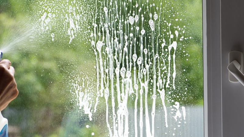 The Best Way to Clean Windows – Interior & Exterior